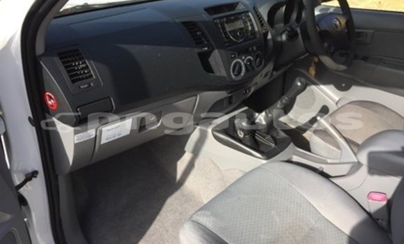 Buy used toyota hilux white car in ambok in madang - pngautos